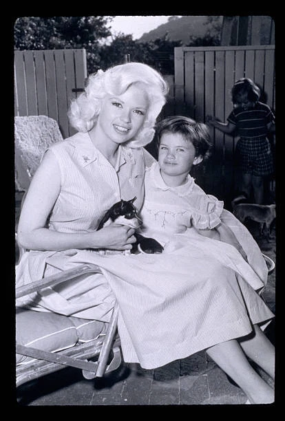 BOMBSHELL JAYNE MANSFIELD and her daughter Jayne Marie with a pet - Old ...