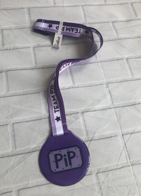 PIP BUTLINS PLASTIC medal team skyline gang £12.99 - PicClick UK