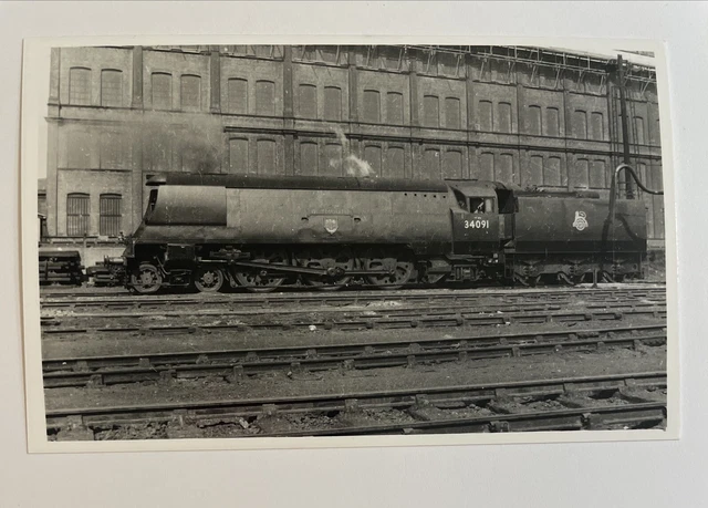 BR RAILWAY LOCOMOTIVE Photograph West Country Class Unrebuilt 34091 F63 ...