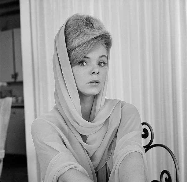 OLD FILM STAR PHOTO Actress Jenny Maxwell Poses At Home In Los Angeles ...