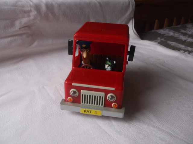 POSTMAN PAT FRICTION Powered Pat 1 Van With Pat & Jess Figures. £12.93 ...