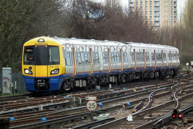 CLASS 378 378234, 5 car EMU, in London Overground at Clapham Junction £ ...