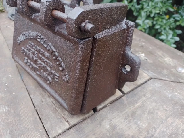 ANTIQUE POT BELLY stove Spares Cast Iron Ash Hatch Smith and Wellstood ...