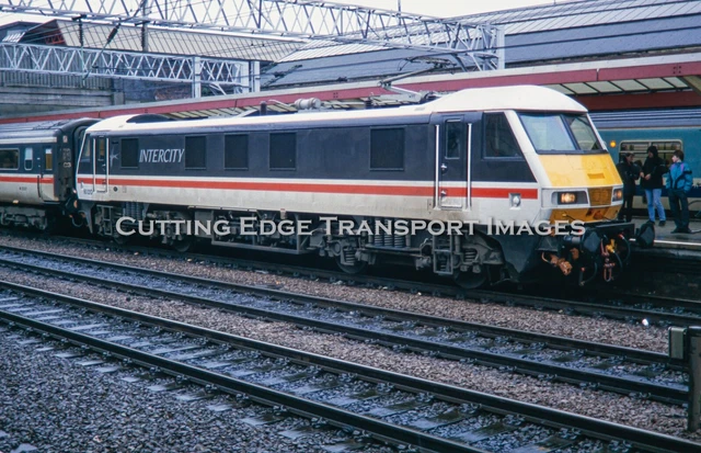 ORIGINAL RAILWAY SLIDE: Class 90 Electric 90020 at Crewe 1989 D-1036 £3 ...
