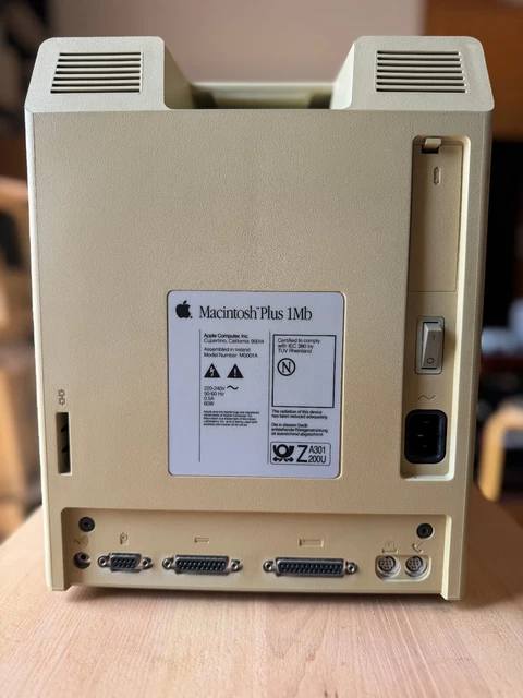 APPLE MACINTOSH 512KE aggiornato a Plus 1 MB con disco rigido scsi da 2 ...