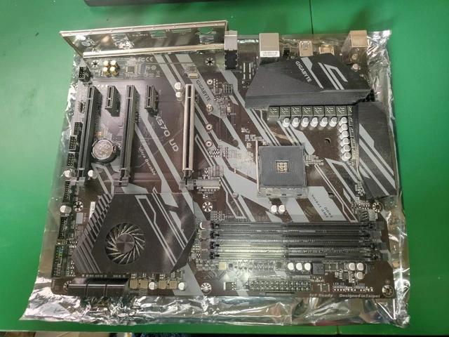 GIGABYTE X570 UD AM4 Full ATX Motherboard with I/O Shield £31.99 ...