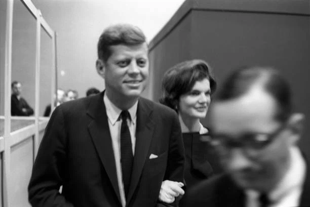 JOHN F KENNEDY Jacqueline Kennedy arrive for Presidential debate OLD ...