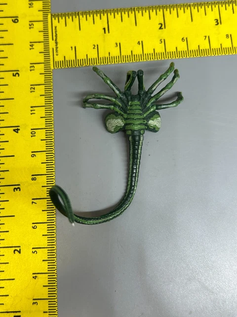 GREEN FACEHUGGER NECA Alien Xenomorph Warrior Arcade Game Action Figure ...