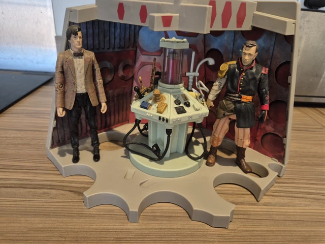 DOCTOR WHO JUNK Yard Tardis Play Set and 11th doctor figure £31.88 ...