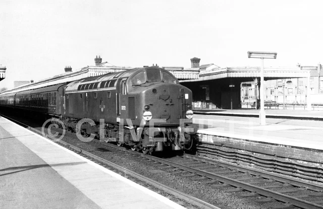 RAILWAY PHOTOGRAPH 6X4 BR Diesel loco D272 Finsbury Park 1962. £2.95 ...