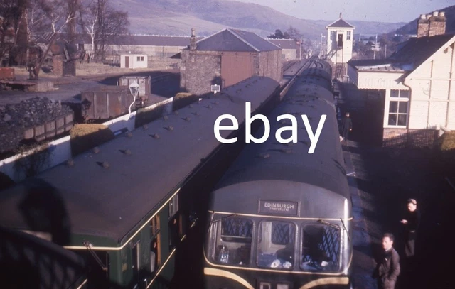 2 ORIGINAL 35MM RAILWAY SLIDES DMU at INNERLEITHEN STATION in 1962 £4. ...