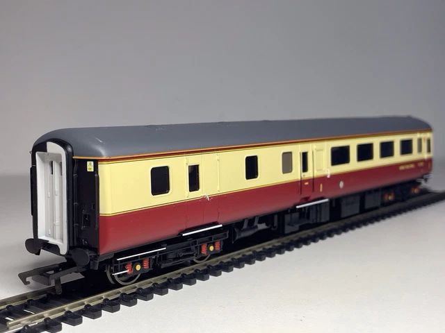 HORNBY R40183 BR Mk2D RCS Brake Coach Saphos Trains Support Coach ...