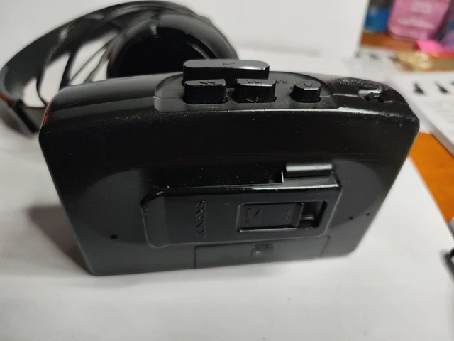 SONY WALKMAN 🎼WM-FX10 Green With Headphones 🎼FOR PARTS $50.00 - PicClick AU
