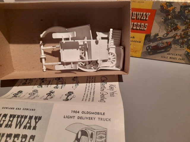 RARE HIGHWAY PIONEERS 1:32 Plastic Model 1904 Oldsmobile Delivery Van ...