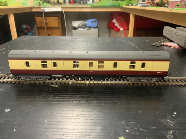 LIMA OO - BR Mk1 Gangwayed Full Brake Coach - BR red maroon & cream £10 ...