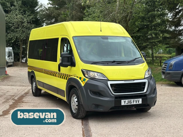 PEUGEOT BOXER EX Ambulance 3.5Ton Van Euro 6 ULEZ compliant 10 months ...