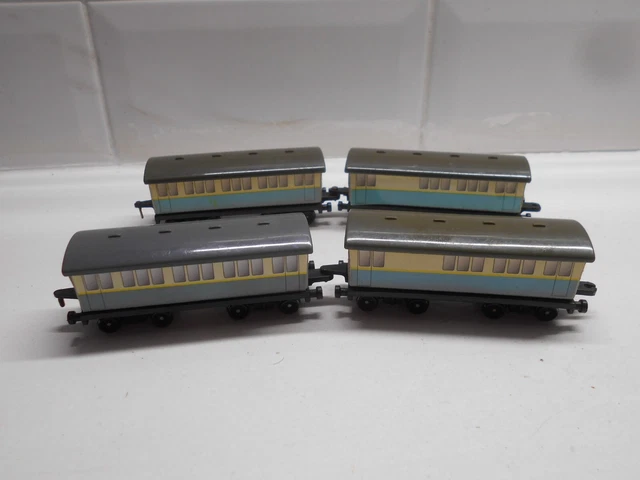 THOMAS THE TANK engine ertl train set 4 blue express coaches £18.99 ...