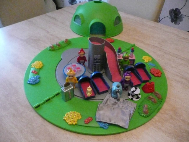 TELETUBBIES HOME HOUSE Dome Playset 4 Tubby Figures****99% Complete Set ...
