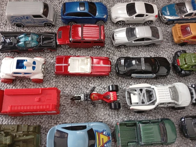 SPIELZEUG AUTO SAMMLUNG 48 Stück Siku Hot Wheels Welly Matchbox usw ...