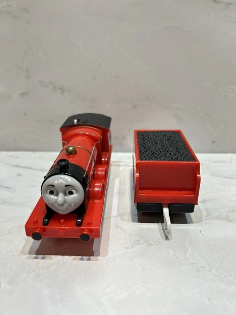 THOMAS & FRIENDS Trackmaster ‘James’ Mattel Motorised Train & Tender ...