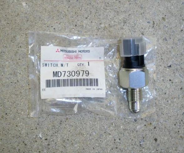INTERRUPTEUR DE FEU arrière Mitsubishi OEM Lancer EVO5 EVO6 CP9A ...
