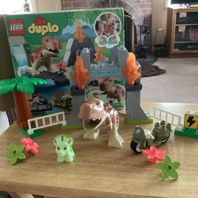 LEGO DUPLO JURASSIC World: T. rex and Triceratops Dinosaur Breakout ...