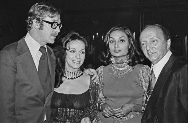 ENGLISH ACTOR MICHAEL Caine with Harold Robbins and his wife 1970s OLD ...