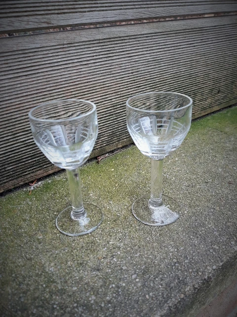 LOT 2 VERRES à Liqueur à pied Gravés Cristal Anciens EUR 10,00 - PicClick FR