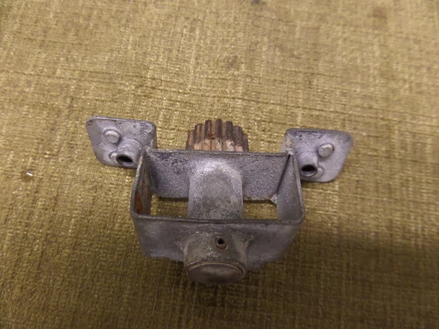 CESSNA AIRCRAFT 150 152 Right Copilot Door Latch Receiver Sprag Gear E ...