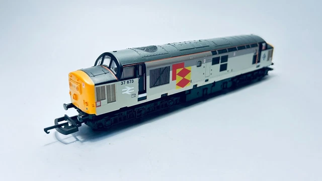 LIMA OO GAUGE Class 37 Railfreight Distribution Grey "37673" Diesel ...