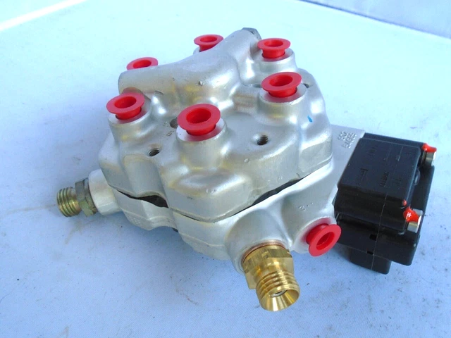 MERCEDES 124 129 REMANUFACTURED Fuel Distributor 0438101044 300E-24 ...
