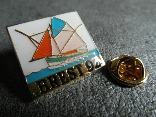RARE PINS PIN'S - BREST 92 - VOILIER - VILLE - BRETAGNE - MER - Signé LEGUIDE EUR 3,99 - PicClick FR