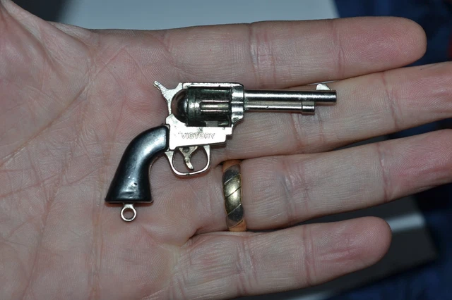 VINTAGE VICTORY OF Hong Kong Miniature Revolver Single-shot Cap Gun ...