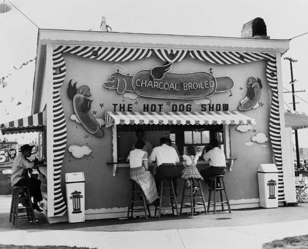 THE HOT DOG Show sells 'charcoal broiled' hot dogs customers La Ci Old ...