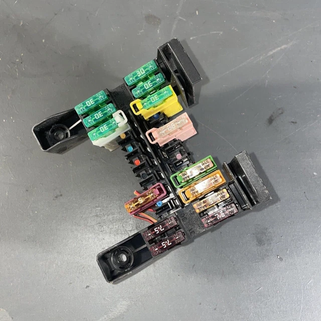 MERCEDES E-CLASS W211 E320 Driver Side Fuse Box & Diagram 2115450301 ...