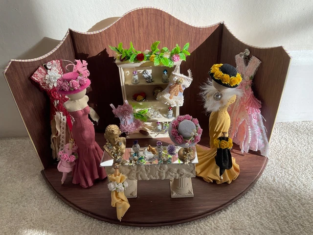 DOLLS HOUSE 1:12 diorama room box CONTENTS ONLY ladies shop boutique £ ...