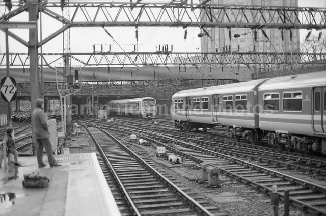 EUSTON STATION CLASS 321 EMU 10.2.90 John Vaughan Negative RN287 £2.99 ...