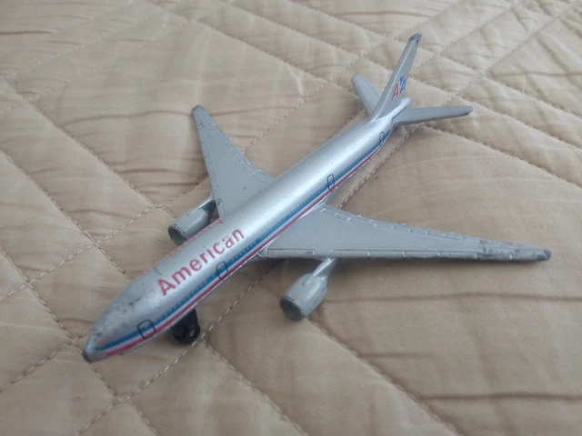MATCHBOX SKYBUSTERS BOEING B-777 Flugzeug EUR 7,00 - PicClick DE