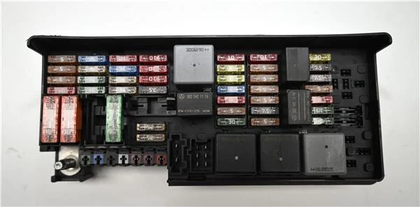 BOITIER FUSIBLES MERCEDES-BENZ ML II (164/4JG) A1645400272 EUR 160,96 ...