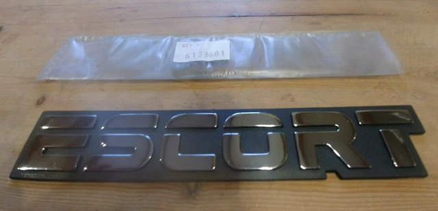 LOGO FORD ESCORT Mk3 COFFRE 6133681 XR2 XR3 BADGE EMBLÈME SIGLE ...