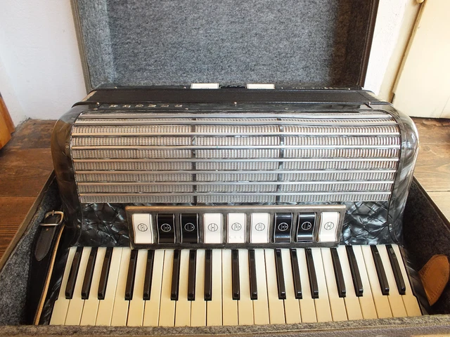 HOHNER REGINA III M - 120 Bässe - Piano Akkordeon - schmale Tasten ...