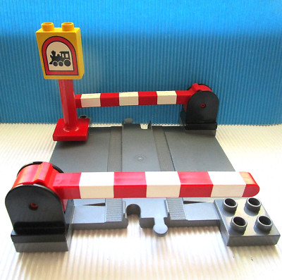 LEGO DUPLO RAILROAD Train Pedestrians~Railway Crossing 2 x Barriers ...