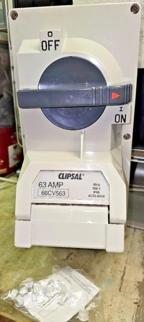 CLIPSAL SWITCHED SOCKET OUTLET 500V 63A 5-Pins Round and Matching 63A 5 ...