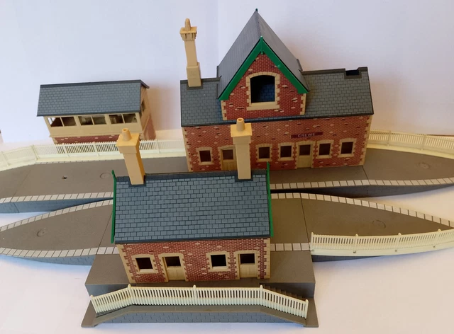 HORNBY R593 TOWN Station & Signal Box Job Lot Spares or Repair £12.00 ...