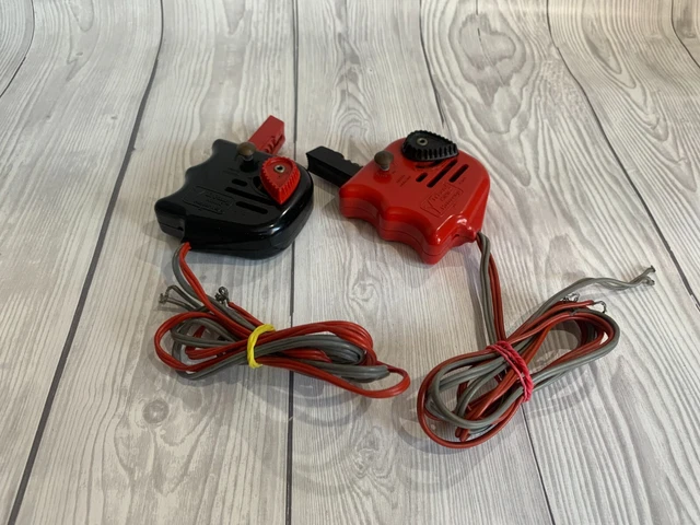TRIANG MINIC MOTORWAYS M1748 Red and Black Directional Hand Controllers ...