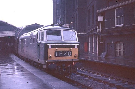 ORIGINAL COLOUR SLIDE of D7048 BR class 35 Hymek diesel hydraulic loco ...