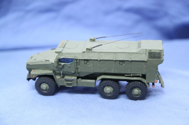 1:72 MODELL PANZER modern armoured car truck gebaut - bemalt EUR 1,00 ...