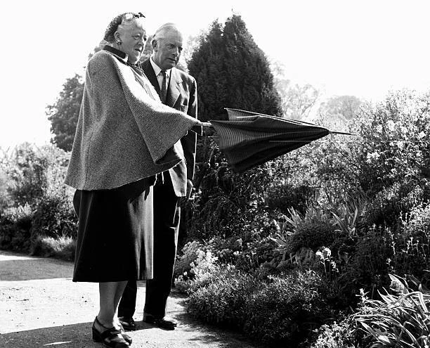 MARGARET RUTHERFORD WITH Her Husband Stringer Davies 1955 OLD PHOTO EUR ...