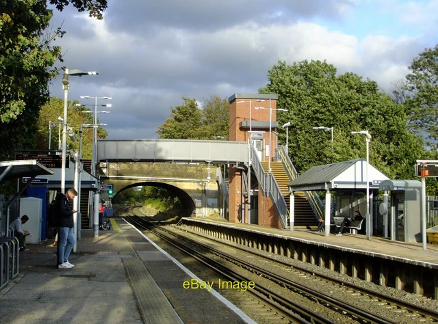 PHOTO 6X4 SYON Lane station On the so-called Hounslow Loop. c2021 EUR 2 ...