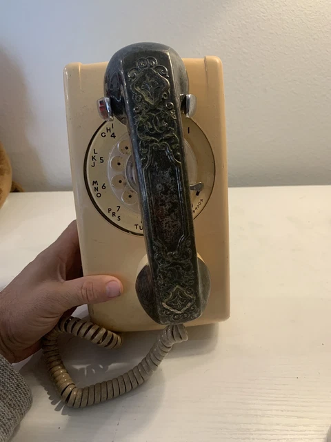 VINTAGE WESTERN ELECTRIC Bell Systems Wall Mount rotary Beige telephone ...